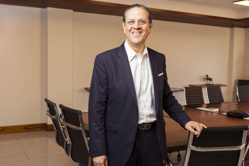 Biografía - Carlos Gill